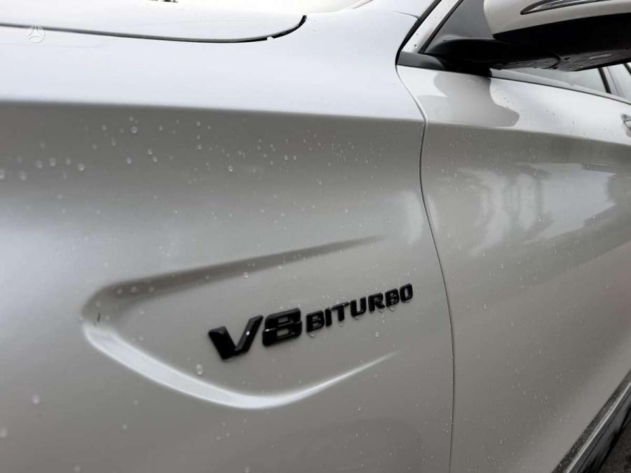 White Mercedes-Benz C 300 2017 in Vilnius, with an engine capacity of 1.99 L and mileage of 155 thousand km for 13900 €, photo 5 on AUTOMOTO.COM.LV