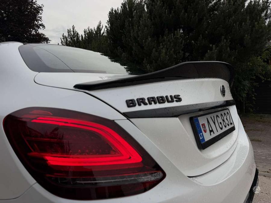 White Mercedes-Benz C 300 2017 in Vilnius, with an engine capacity of 1.99 L and mileage of 155 thousand km for 13900 €, photo 7 on AUTOMOTO.COM.LV