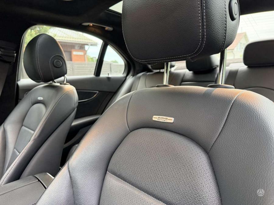 White Mercedes-Benz C 300 2017 in Vilnius, with an engine capacity of 1.99 L and mileage of 155 thousand km for 13900 €, photo 9 on AUTOMOTO.COM.LV