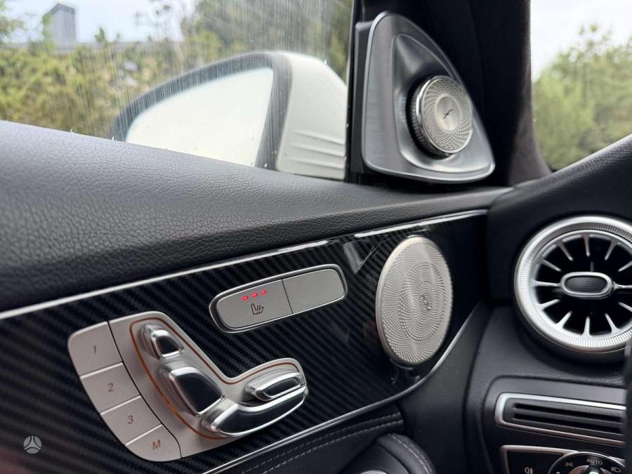 White Mercedes-Benz C 300 2017 in Vilnius, with an engine capacity of 1.99 L and mileage of 155 thousand km for 13900 €, photo 14 on AUTOMOTO.COM.LV