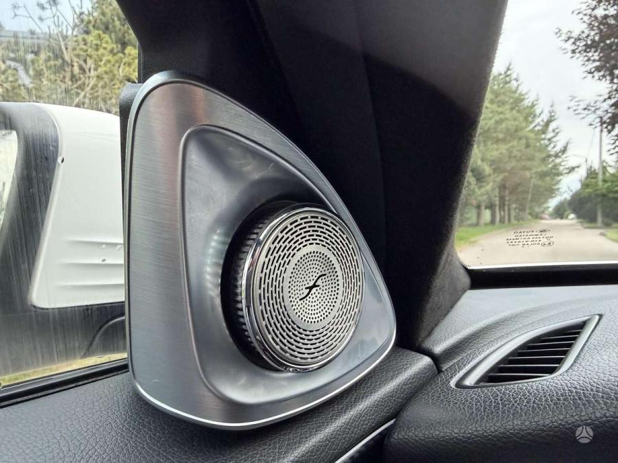 White Mercedes-Benz C 300 2017 in Vilnius, with an engine capacity of 1.99 L and mileage of 155 thousand km for 13900 €, photo 16 on AUTOMOTO.COM.LV