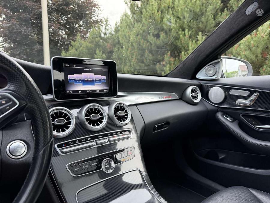 White Mercedes-Benz C 300 2017 in Vilnius, with an engine capacity of 1.99 L and mileage of 155 thousand km for 13900 €, photo 19 on AUTOMOTO.COM.LV