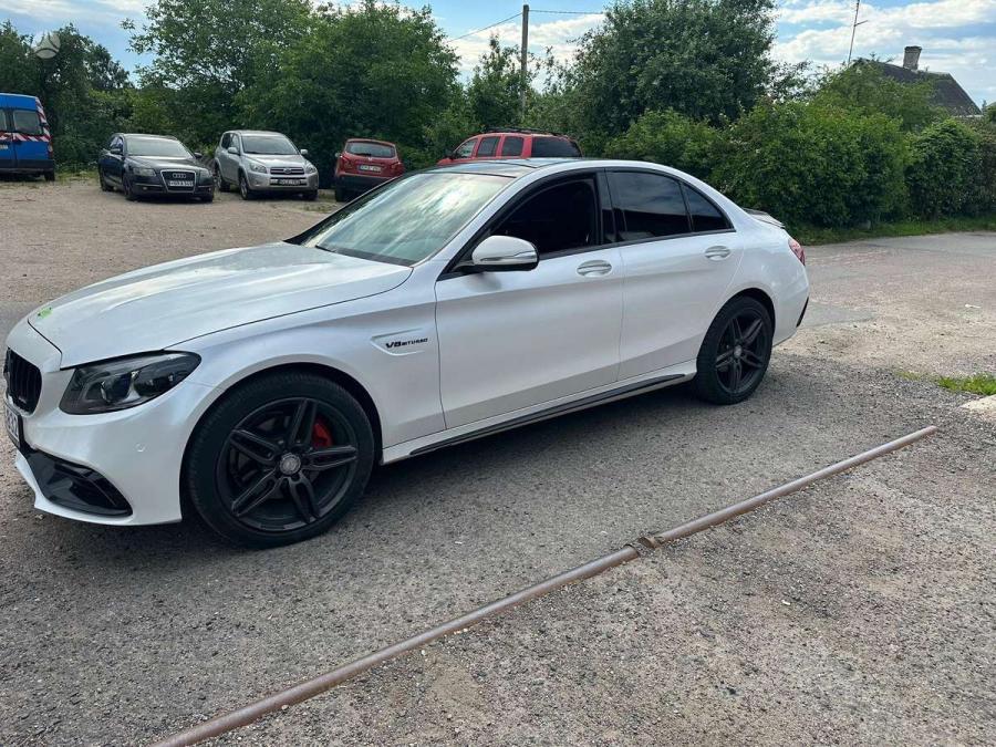 White Mercedes-Benz C 300 2017 in Vilnius, with an engine capacity of 1.99 L and mileage of 155 thousand km for 13900 €, photo 22 on AUTOMOTO.COM.LV