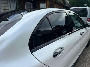 White Mercedes-Benz C 300 2017 in Vilnius, with an engine capacity of 1.99 L and mileage of 155 thousand km for 13900 €, photo 23 on AUTOMOTO.COM.LV