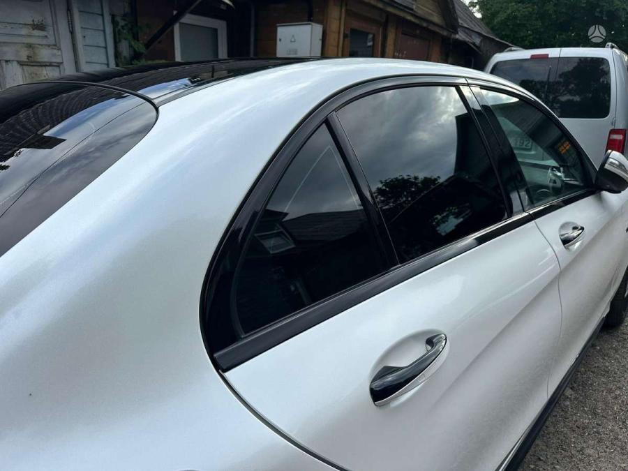White Mercedes-Benz C 300 2017 in Vilnius, with an engine capacity of 1.99 L and mileage of 155 thousand km for 13900 €, photo 23 on AUTOMOTO.COM.LV