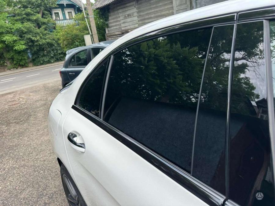 White Mercedes-Benz C 300 2017 in Vilnius, with an engine capacity of 1.99 L and mileage of 155 thousand km for 13900 €, photo 24 on AUTOMOTO.COM.LV