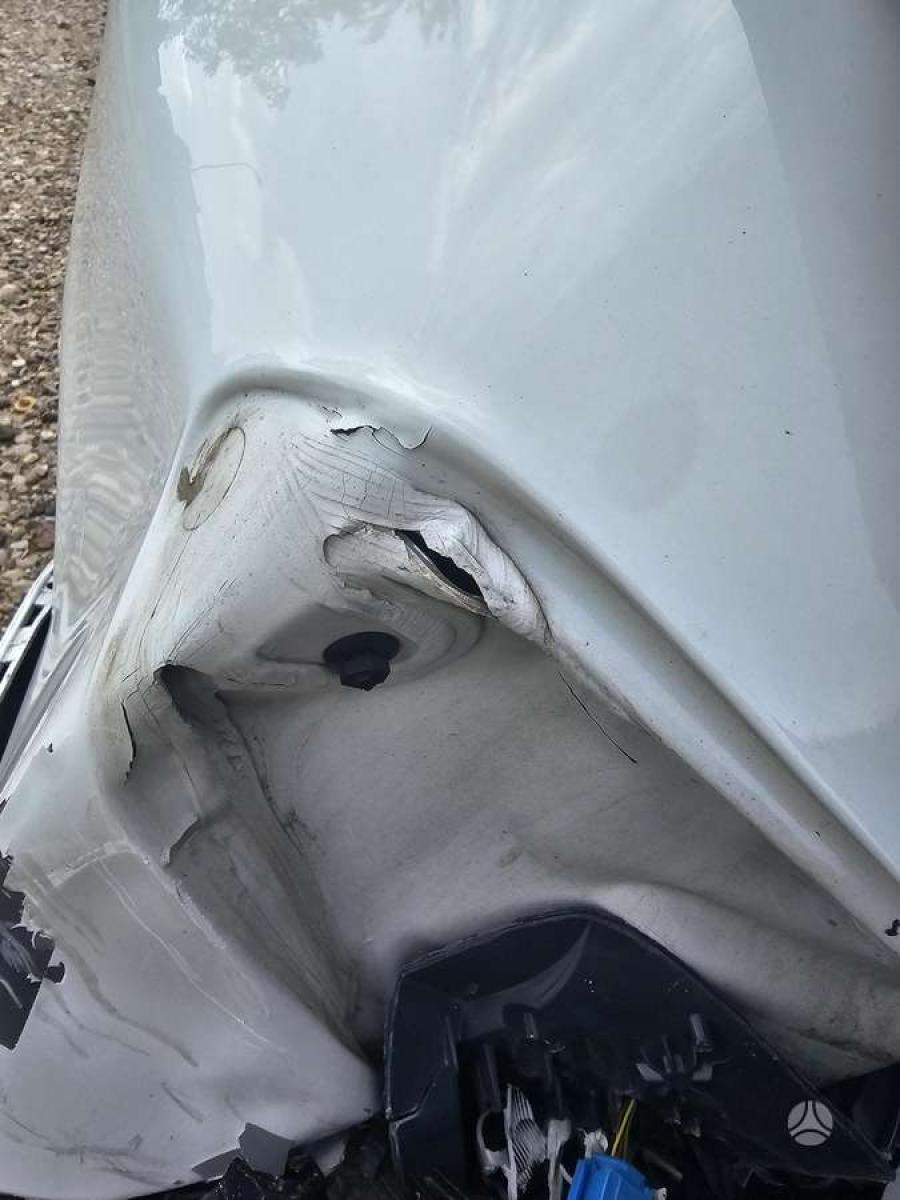 White Mercedes-Benz C 300 2017 in Vilnius, with an engine capacity of 2.00 L and mileage of 135 thousand km for 11000 €, photo 22 on AUTOMOTO.COM.LV