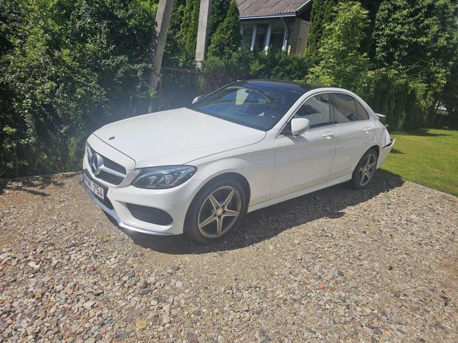 White Mercedes-Benz C 300 2017 in Vilnius, with an engine capacity of 2.00 L and mileage of 135 thousand km for 9900 €, photo 1 on AUTOMOTO.COM.LV