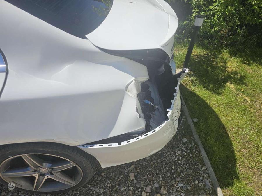 White Mercedes-Benz C 300 2017 in Vilnius, with an engine capacity of 2.00 L and mileage of 135 thousand km for 9900 €, photo 8 on AUTOMOTO.COM.LV
