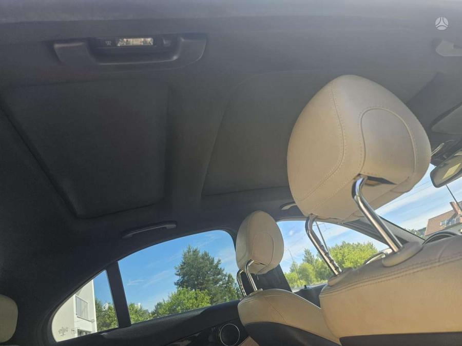 White Mercedes-Benz C 300 2017 in Vilnius, with an engine capacity of 2.00 L and mileage of 135 thousand km for 9900 €, photo 10 on AUTOMOTO.COM.LV