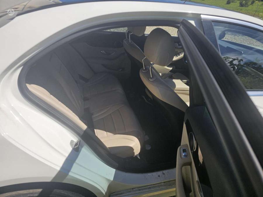 White Mercedes-Benz C 300 2017 in Vilnius, with an engine capacity of 2.00 L and mileage of 135 thousand km for 9900 €, photo 12 on AUTOMOTO.COM.LV
