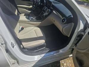 White Mercedes-Benz C 300 2017 in Vilnius, with an engine capacity of 2.00 L and mileage of 135 thousand km for 9900 €, photo 15 on AUTOMOTO.COM.LV