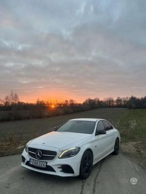 Balts Mercedes-Benz C 300 2020 Viļņa, ar dzinēja tilpumu 2.00 L un nobraukumu 190 tūkst. km par 19500 €, foto  vietnē AUTOMOTO.COM.LV