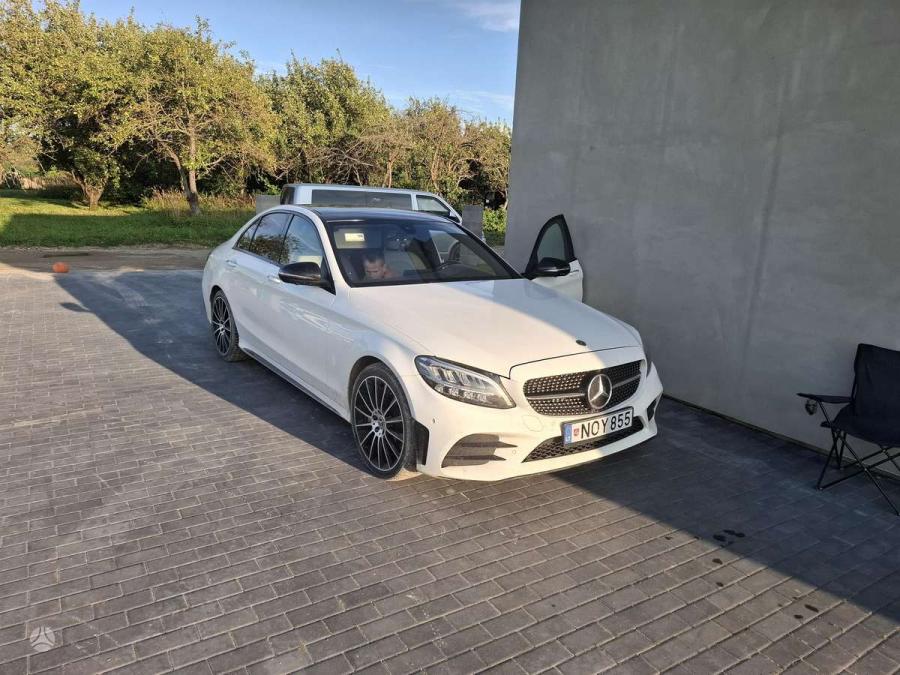 Balts Mercedes-Benz C 300 2020 Šauļi, ar dzinēja tilpumu 2.00 L un nobraukumu 110 tūkst. km par 16500 €, foto 1 vietnē AUTOMOTO.COM.LV
