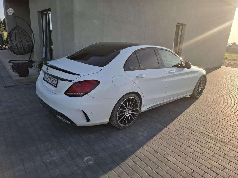Balts Mercedes-Benz C 300 2020 Šauļi, ar dzinēja tilpumu 2.00 L un nobraukumu 110 tūkst. km par 16500 €, foto 3 vietnē AUTOMOTO.COM.LV