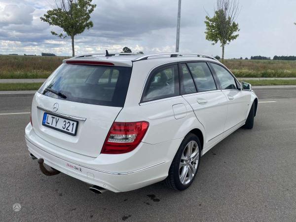 White Mercedes-Benz C 300 2011 in Marijampole, with an engine capacity of 2.99 L and mileage of 397 thousand km for 8300 €, photo 3 on AUTOMOTO.COM.LV