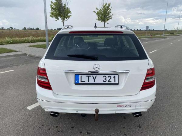 White Mercedes-Benz C 300 2011 in Marijampole, with an engine capacity of 2.99 L and mileage of 397 thousand km for 8300 €, photo 4 on AUTOMOTO.COM.LV