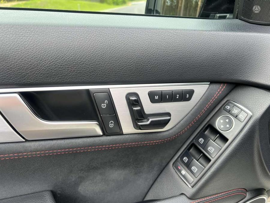 Balts Mercedes-Benz C 300 2011 Kauņa, ar dzinēja tilpumu 2.99 L un nobraukumu 289 tūkst. km par 9000 €, foto 16 vietnē AUTOMOTO.COM.LV