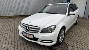 White Mercedes-Benz C 300 2012 in Marijampole, with an engine capacity of 2.99 L and mileage of 280 thousand km for 8100 €, photo 2 on AUTOMOTO.COM.LV