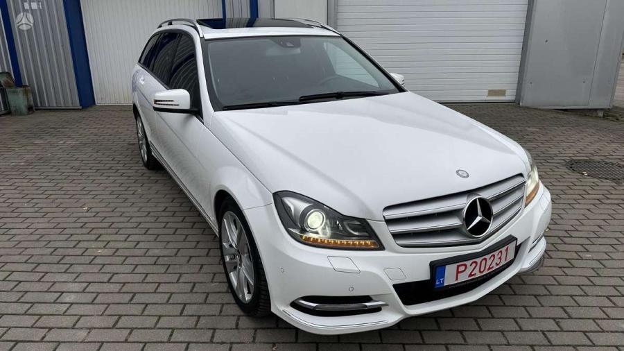 White Mercedes-Benz C 300 2012 in Marijampole, with an engine capacity of 2.99 L and mileage of 280 thousand km for 8100 €, photo 4 on AUTOMOTO.COM.LV