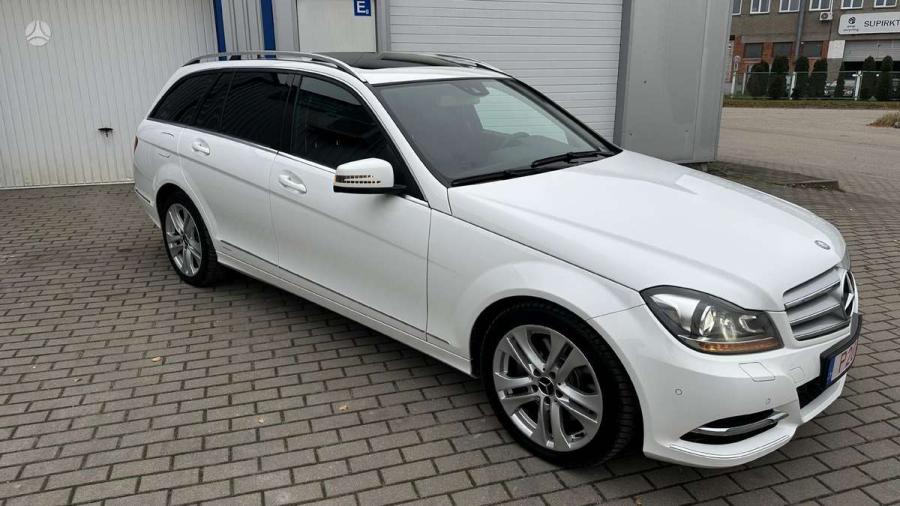 White Mercedes-Benz C 300 2012 in Marijampole, with an engine capacity of 2.99 L and mileage of 280 thousand km for 8100 €, photo 5 on AUTOMOTO.COM.LV