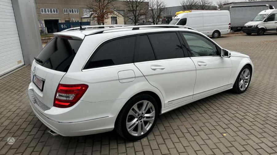 White Mercedes-Benz C 300 2012 in Marijampole, with an engine capacity of 2.99 L and mileage of 280 thousand km for 8100 €, photo 7 on AUTOMOTO.COM.LV