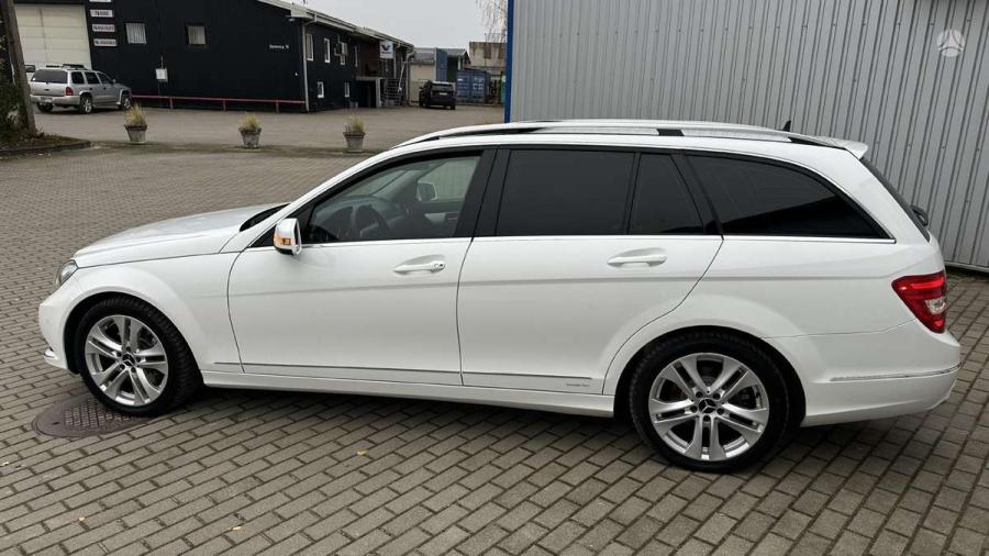 White Mercedes-Benz C 300 2012 in Marijampole, with an engine capacity of 2.99 L and mileage of 280 thousand km for 8100 €, photo 12 on AUTOMOTO.COM.LV