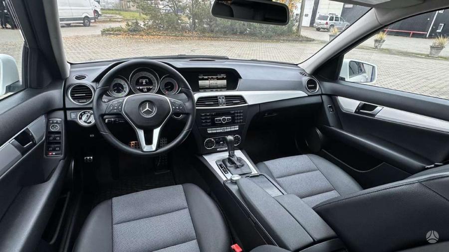 Balts Mercedes-Benz C 300 2012 Marijampole, ar dzinēja tilpumu 2.99 L un nobraukumu 280 tūkst. km par 8000 €, foto 13 vietnē AUTOMOTO.COM.LV