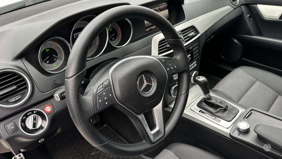 Balts Mercedes-Benz C 300 2012 Marijampole, ar dzinēja tilpumu 2.99 L un nobraukumu 280 tūkst. km par 8000 €, foto 20 vietnē AUTOMOTO.COM.LV