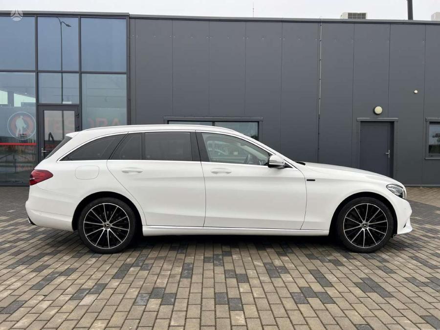 Balts Mercedes-Benz C 300 2020 Šauļi, ar dzinēja tilpumu 1.95 L un nobraukumu 179 tūkst. km par 19400 €, foto 4 vietnē AUTOMOTO.COM.LV
