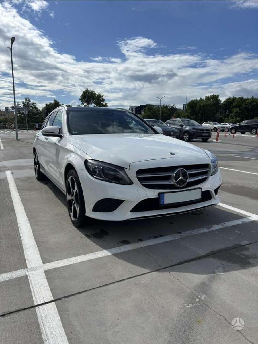 White Mercedes-Benz C 300 2020 in Vilnius, with an engine capacity of 1.99 L and mileage of 80 thousand km for 23000 €, photo 4 on AUTOMOTO.COM.LV