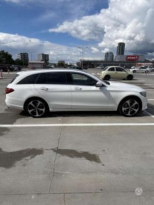 White Mercedes-Benz C 300 2020 in Vilnius, with an engine capacity of 1.99 L and mileage of 80 thousand km for 23000 €, photo 6 on AUTOMOTO.COM.LV