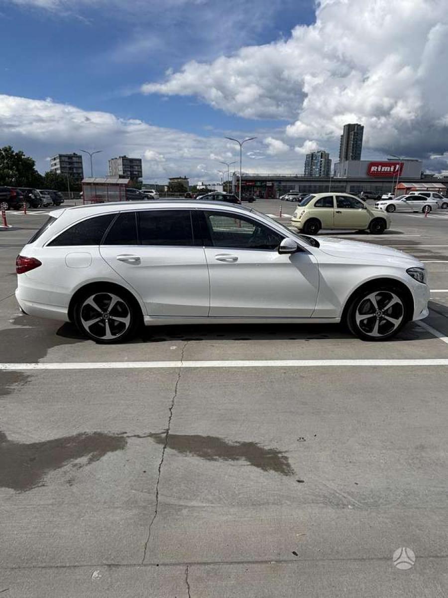 White Mercedes-Benz C 300 2020 in Vilnius, with an engine capacity of 1.99 L and mileage of 80 thousand km for 23000 €, photo 6 on AUTOMOTO.COM.LV