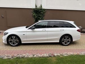 Белый Мерседес Ц 300 2020 в Тельшяй, объемом двигателя 1.95 л и пробегом 271 тыс. км за 19000 €, фото 3 на AUTOMOTO.COM.LV
