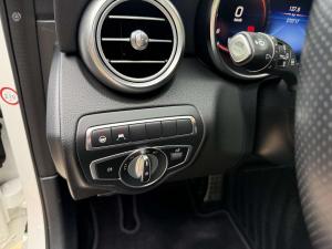 Белый Мерседес Ц 300 2020 в Тельшяй, объемом двигателя 1.95 л и пробегом 271 тыс. км за 19000 €, фото 17 на AUTOMOTO.COM.LV
