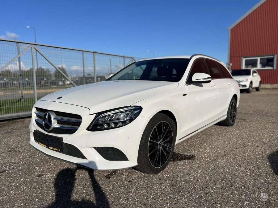 Balts Mercedes-Benz C 300 2020 Šauļi, ar dzinēja tilpumu 1.95 L un nobraukumu 180 tūkst. km par 18800 €, foto 4 vietnē AUTOMOTO.COM.LV