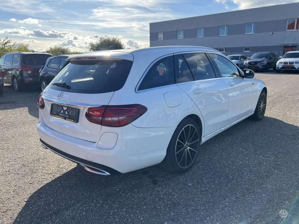 Balts Mercedes-Benz C 300 2020 Šauļi, ar dzinēja tilpumu 1.95 L un nobraukumu 180 tūkst. km par 18800 €, foto 7 vietnē AUTOMOTO.COM.LV