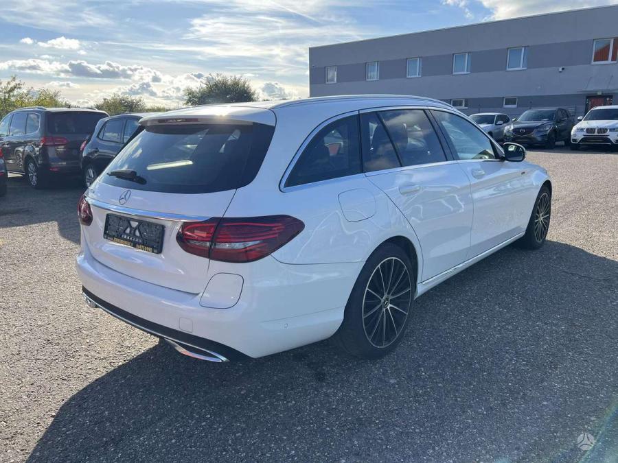 Balts Mercedes-Benz C 300 2020 Šauļi, ar dzinēja tilpumu 1.95 L un nobraukumu 180 tūkst. km par 18800 €, foto 7 vietnē AUTOMOTO.COM.LV