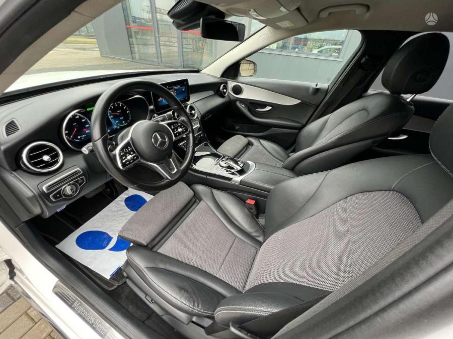 Balts Mercedes-Benz C 300 2020 Šauļi, ar dzinēja tilpumu 1.95 L un nobraukumu 180 tūkst. km par 18800 €, foto 9 vietnē AUTOMOTO.COM.LV