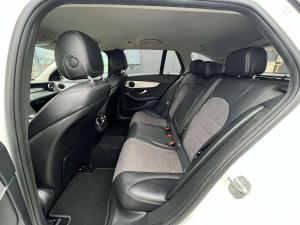 Balts Mercedes-Benz C 300 2020 Šauļi, ar dzinēja tilpumu 1.95 L un nobraukumu 180 tūkst. km par 18800 €, foto 21 vietnē AUTOMOTO.COM.LV
