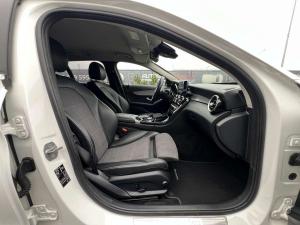 Balts Mercedes-Benz C 300 2020 Šauļi, ar dzinēja tilpumu 1.95 L un nobraukumu 180 tūkst. km par 18800 €, foto 23 vietnē AUTOMOTO.COM.LV