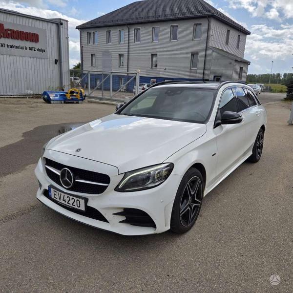 White Mercedes-Benz C 300 2021 in Taurage, with an engine capacity of 2.00 L and mileage of 121 thousand km for 19500 €, photo 2 on AUTOMOTO.COM.LV