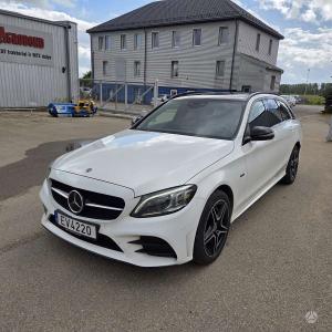 White Mercedes-Benz C 300 2021 in Taurage, with an engine capacity of 2.00 L and mileage of 121 thousand km for 19500 €, photo 3 on AUTOMOTO.COM.LV