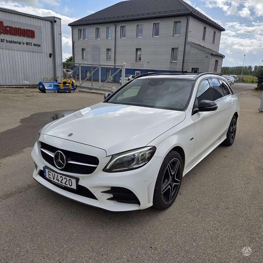 White Mercedes-Benz C 300 2021 in Taurage, with an engine capacity of 2.00 L and mileage of 121 thousand km for 19500 €, photo 3 on AUTOMOTO.COM.LV