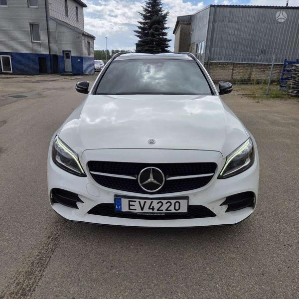 White Mercedes-Benz C 300 2021 in Taurage, with an engine capacity of 2.00 L and mileage of 121 thousand km for 19500 €, photo 3 on AUTOMOTO.COM.LV