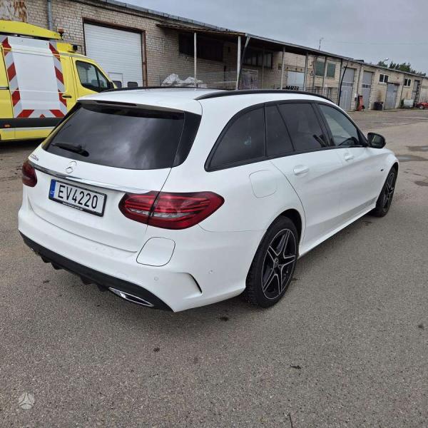 White Mercedes-Benz C 300 2021 in Taurage, with an engine capacity of 2.00 L and mileage of 121 thousand km for 19500 €, photo 4 on AUTOMOTO.COM.LV
