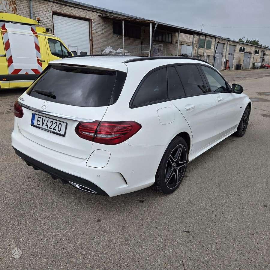 White Mercedes-Benz C 300 2021 in Taurage, with an engine capacity of 2.00 L and mileage of 121 thousand km for 19500 €, photo 5 on AUTOMOTO.COM.LV