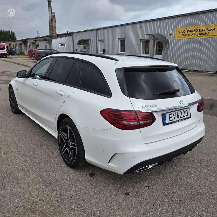 White Mercedes-Benz C 300 2021 in Taurage, with an engine capacity of 2.00 L and mileage of 121 thousand km for 19500 €, photo 6 on AUTOMOTO.COM.LV