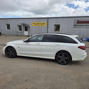 White Mercedes-Benz C 300 2021 in Taurage, with an engine capacity of 2.00 L and mileage of 121 thousand km for 19500 €, photo 7 on AUTOMOTO.COM.LV