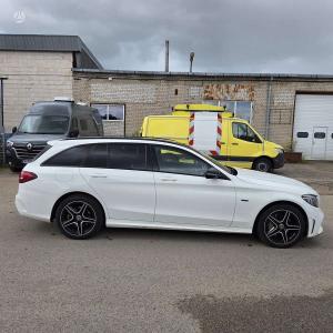 White Mercedes-Benz C 300 2021 in Taurage, with an engine capacity of 2.00 L and mileage of 121 thousand km for 19500 €, photo 8 on AUTOMOTO.COM.LV